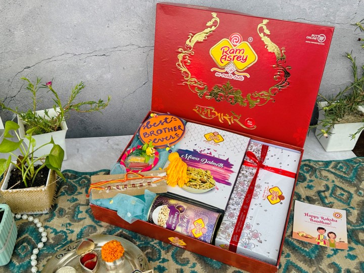 TRADITIONAL RAKHI GIFT BOX - Ram Asrey Sweets